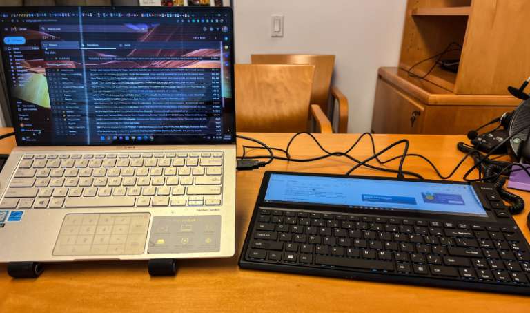 Kwumsy K1 mechanical keyboard with 12.6" touchscreen review - The Gadgeteer