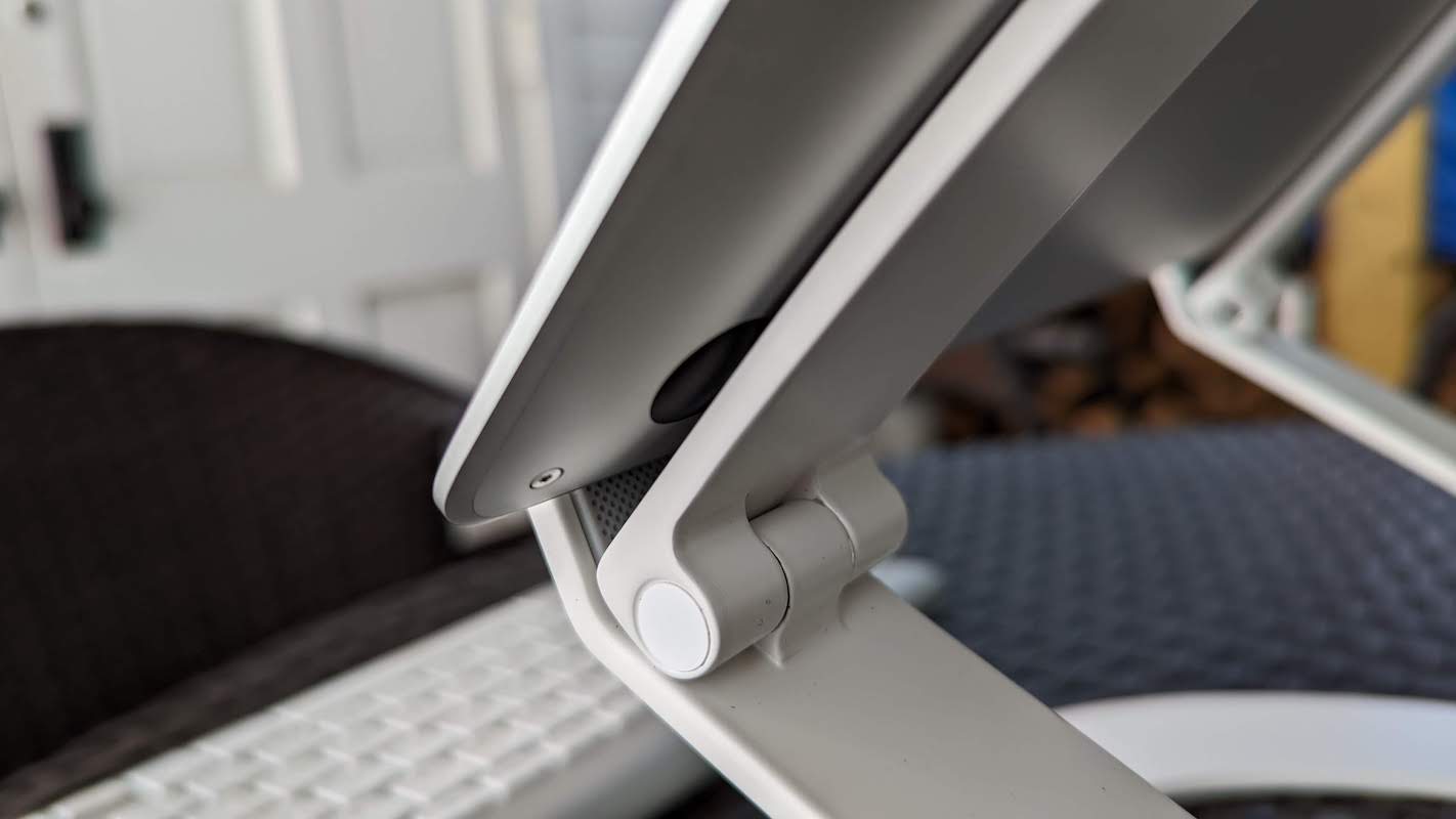 Twelve South Curve Flex laptop stand review - Puts your laptop at eye ...