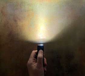 Olight Arkfeld flashlight review - Flat and fabulous! - The Gadgeteer