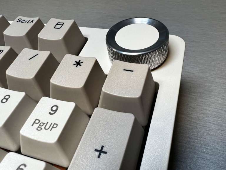 Mechkeys JAMESDONKEY RS2 Mechanical Keyboard review - A solid retro keyboard for Windows (and ...