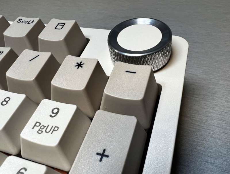 Mechkeys JAMESDONKEY RS2 Mechanical Keyboard review - A solid retro ...