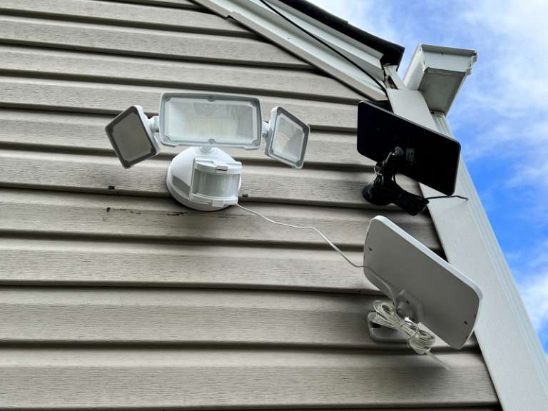 Lepower 1600LM Motion Sensor Security Lights with Solar Panel review ...