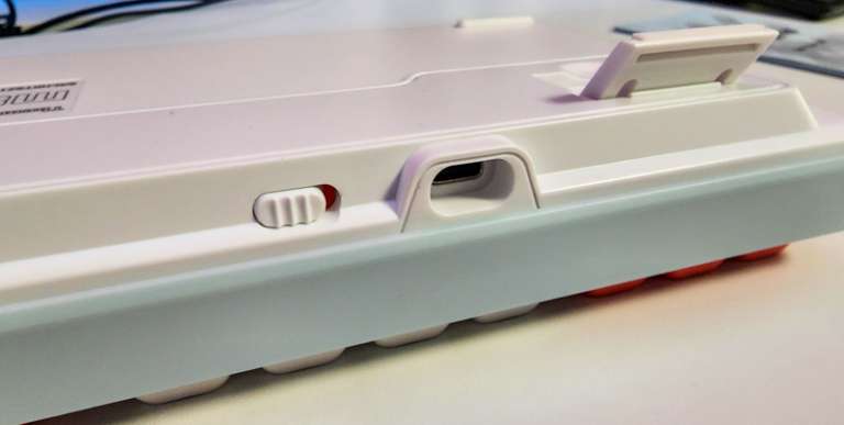 XVX M87 Coral Sea Themed Mechanical Keyboard review - looks great while ...