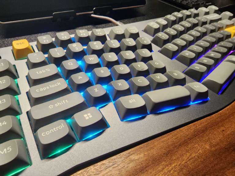 Keychron Q10 split mechanical keyboard review - A 75% TKL Alice layout ...