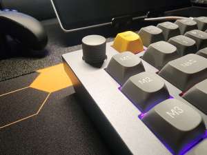Keychron Q10 split mechanical keyboard review - A 75% TKL Alice layout ...