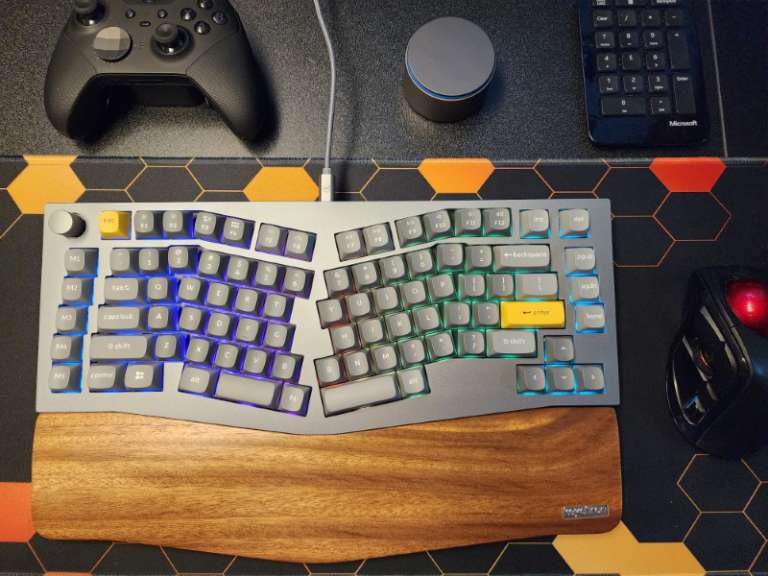 Keychron Q10 split mechanical keyboard review - A 75% TKL Alice layout ...