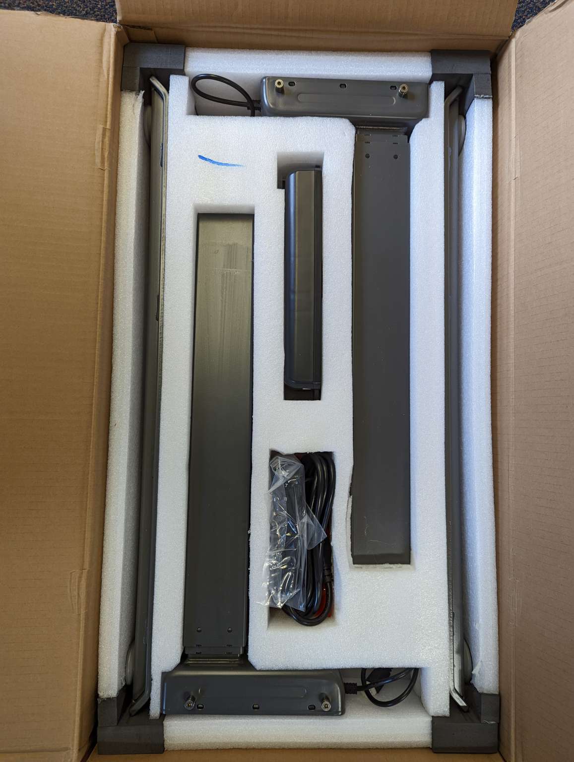 Vari Curve Electric Standing Desk 60x30 review - top notch comfort ...