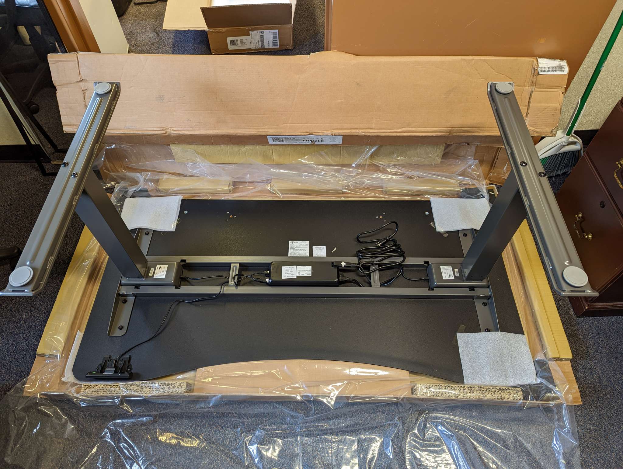 Vari Curve Electric Standing Desk 60x30 review - top notch comfort ...