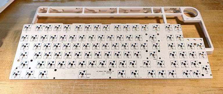 Whatgeek Dukharo VN96WAP barebones DIY mechanical keyboard kit review ...