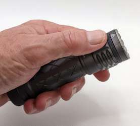 Skilhunt EC300 multicolor LED flashlight review - 15 lighting modes ...