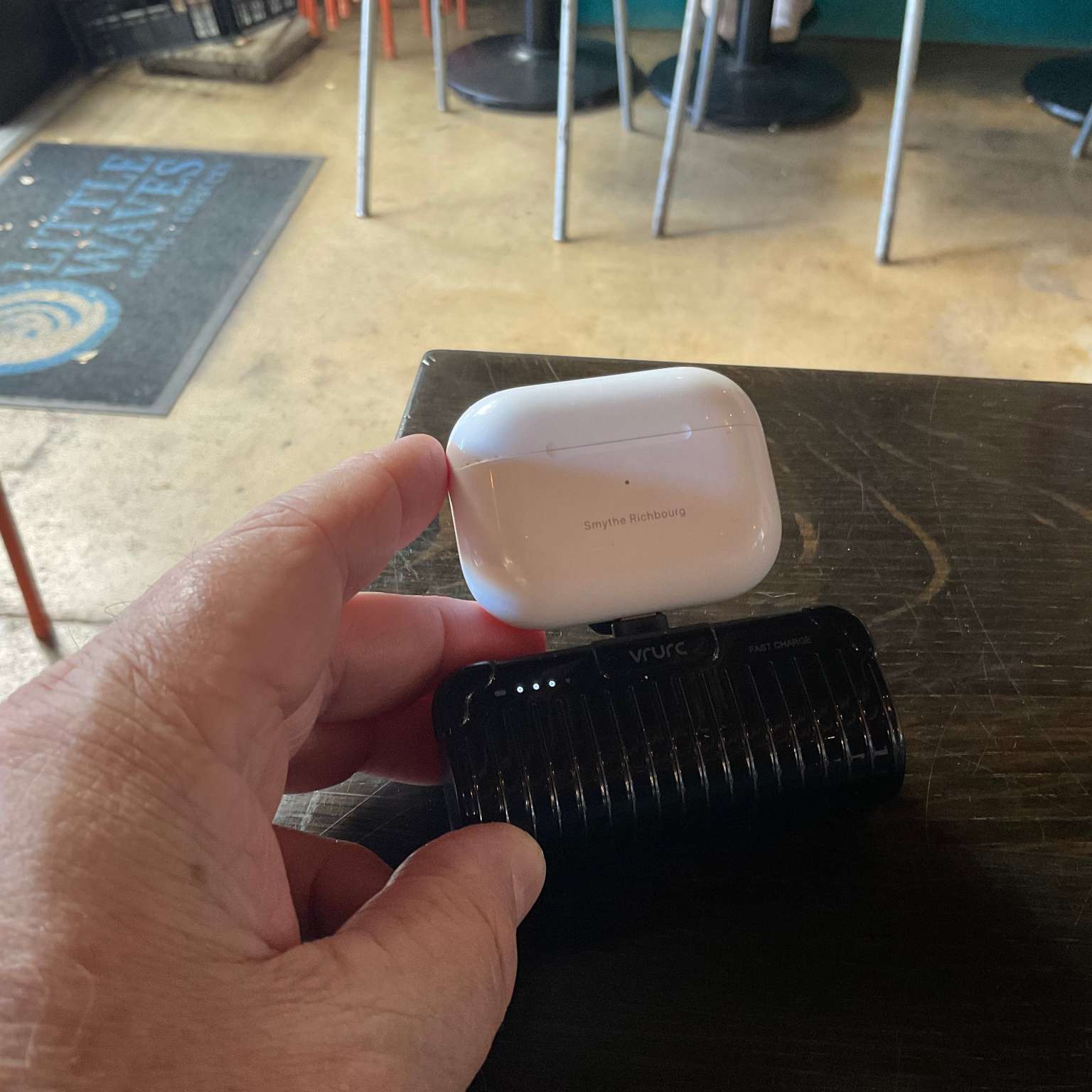 VRURC mini power bank for iPhone review - a stand-up charger - The ...