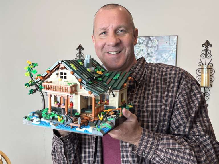 Funwhole Lakeside Lodge Building Set review - a very detailed building ...