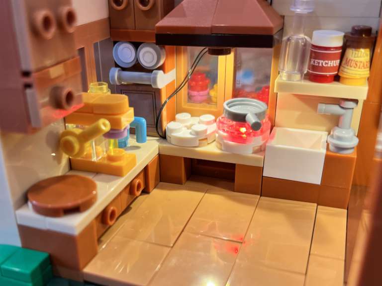 Funwhole Lakeside Lodge Building Set review - a very detailed building ...