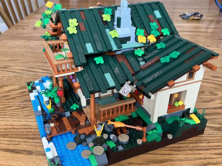 Funwhole Lakeside Lodge Building Set review - a very detailed building ...