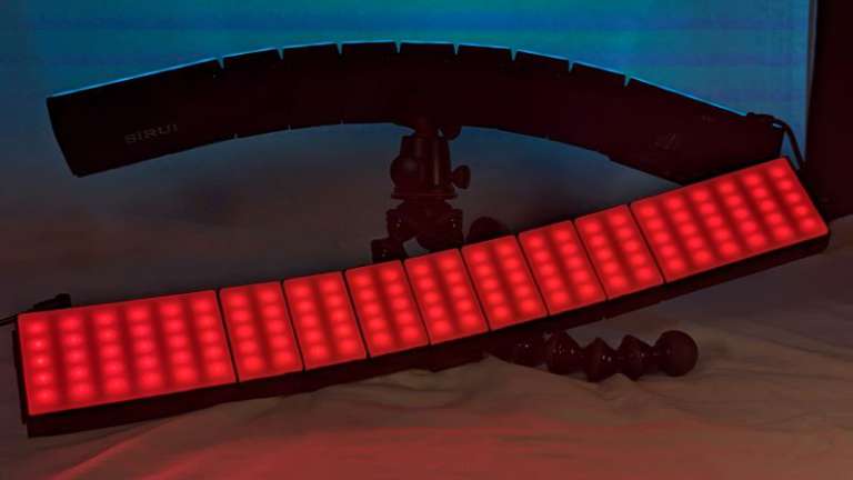 Sirui Dragon Series Bendable RGB Panel Light B25R review - Wrap your ...