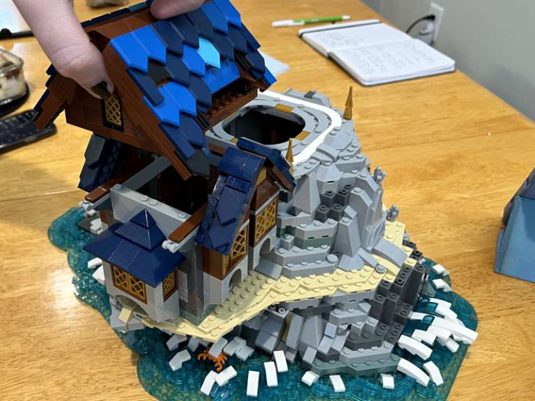 JMBricklayer Medieval Lighthouse Building Block Set review - a ...