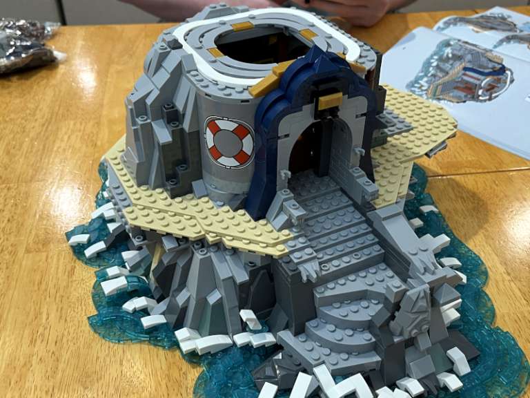 JMBricklayer Medieval Lighthouse Building Block Set review - a ...