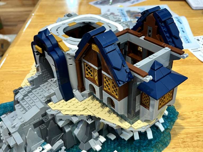 JMBricklayer Medieval Lighthouse Building Block Set review - a ...