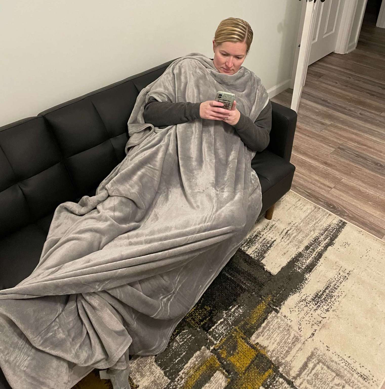 Elegear Wearable Hug Throw Blanket review - The Gadgeteer