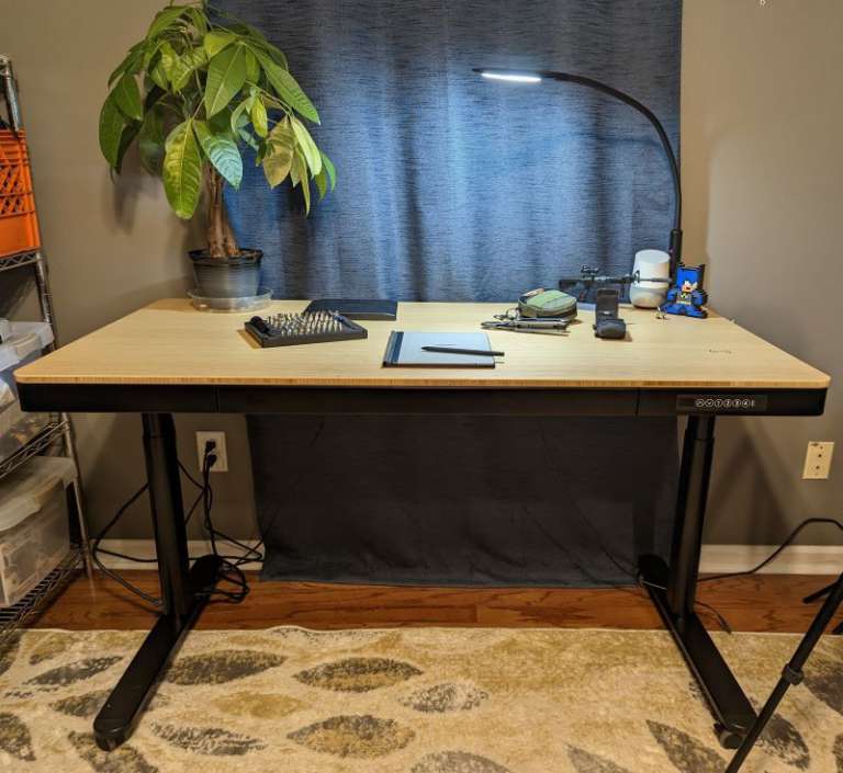 Flexispot Comhar Pro Q8 standing desk review - The Gadgeteer