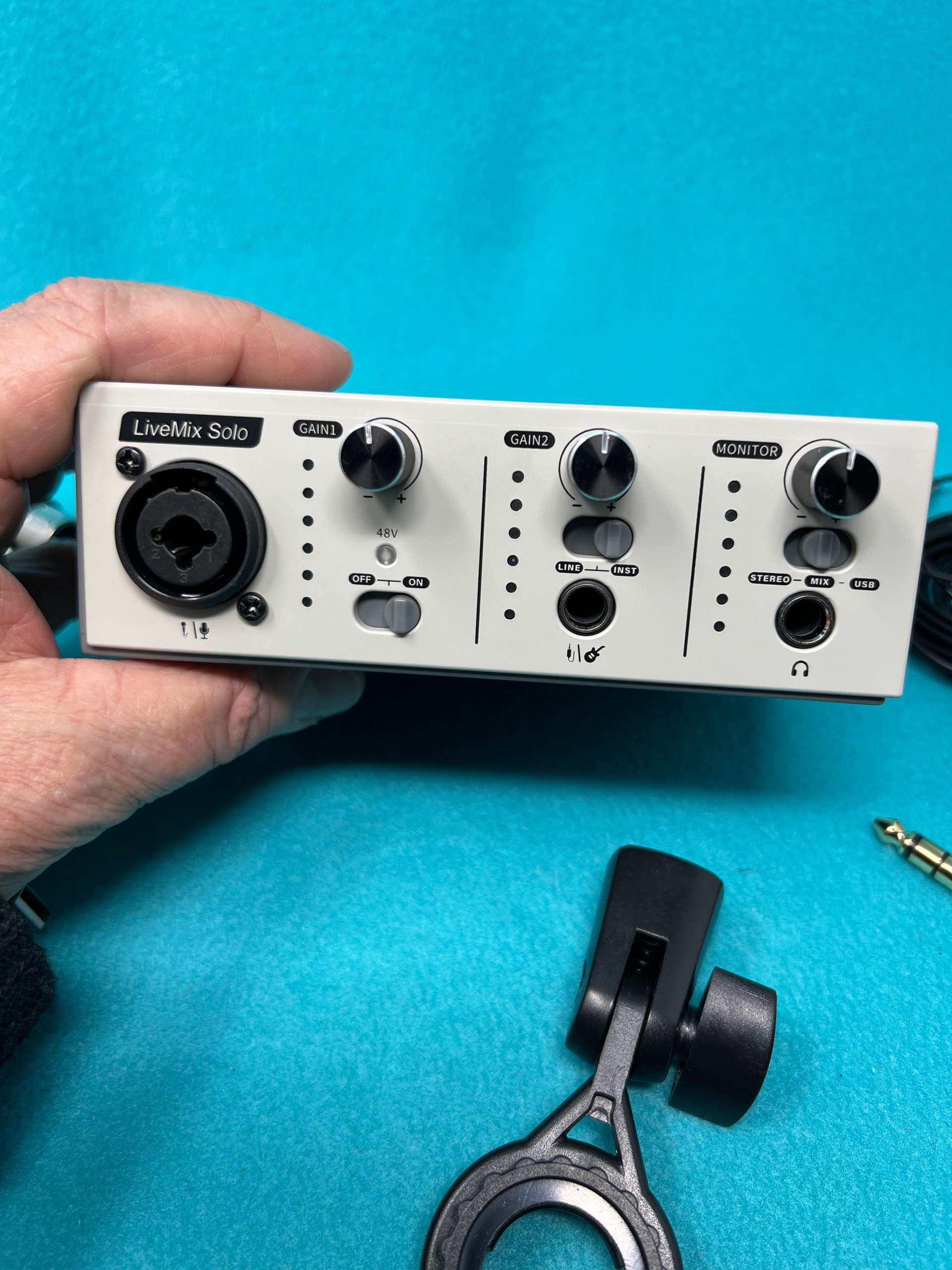 Synido LiveMix Solo USB Mixer Audio Interface Bundle review - gives you ...