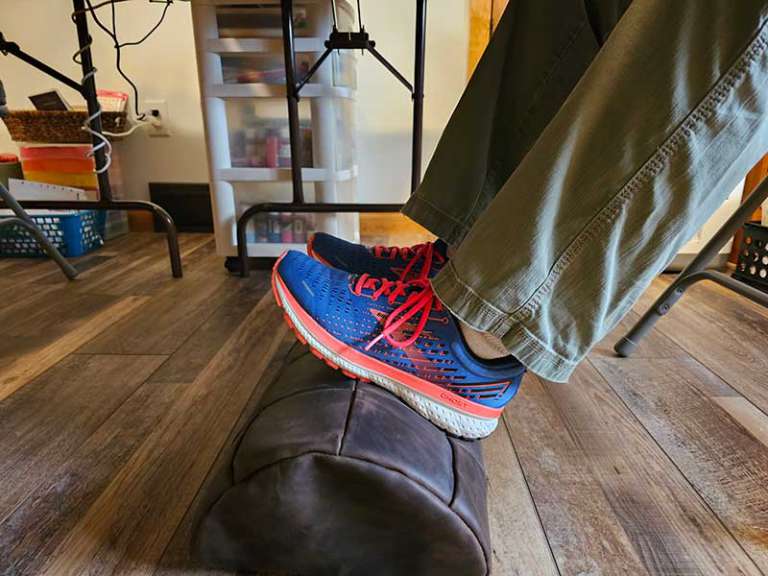 Vitrazza Leather Footrest review - Surf in comfort! - The Gadgeteer