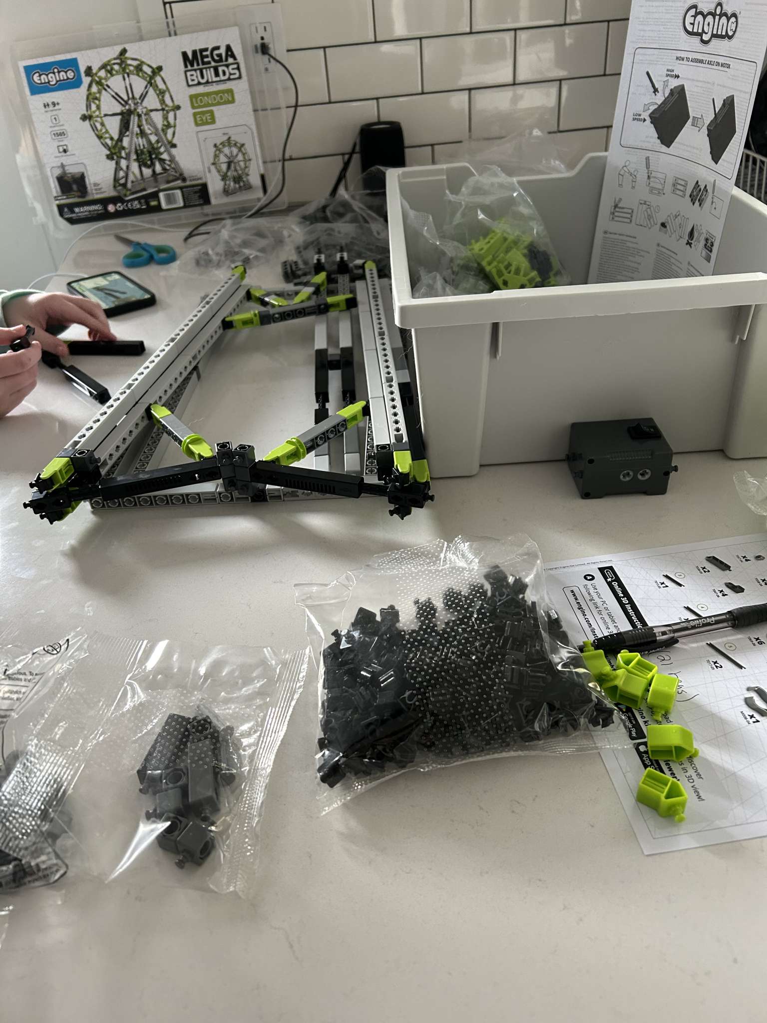 Engino MEGA BUILDS: London Eye review - The Gadgeteer