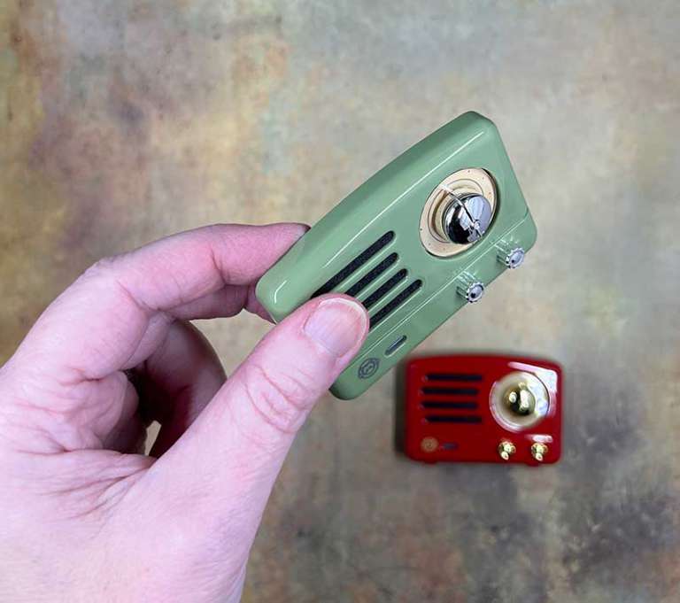 MUZEN AUDIO OTR Metal Bluetooth speaker and OTR Sticker speaker review ...