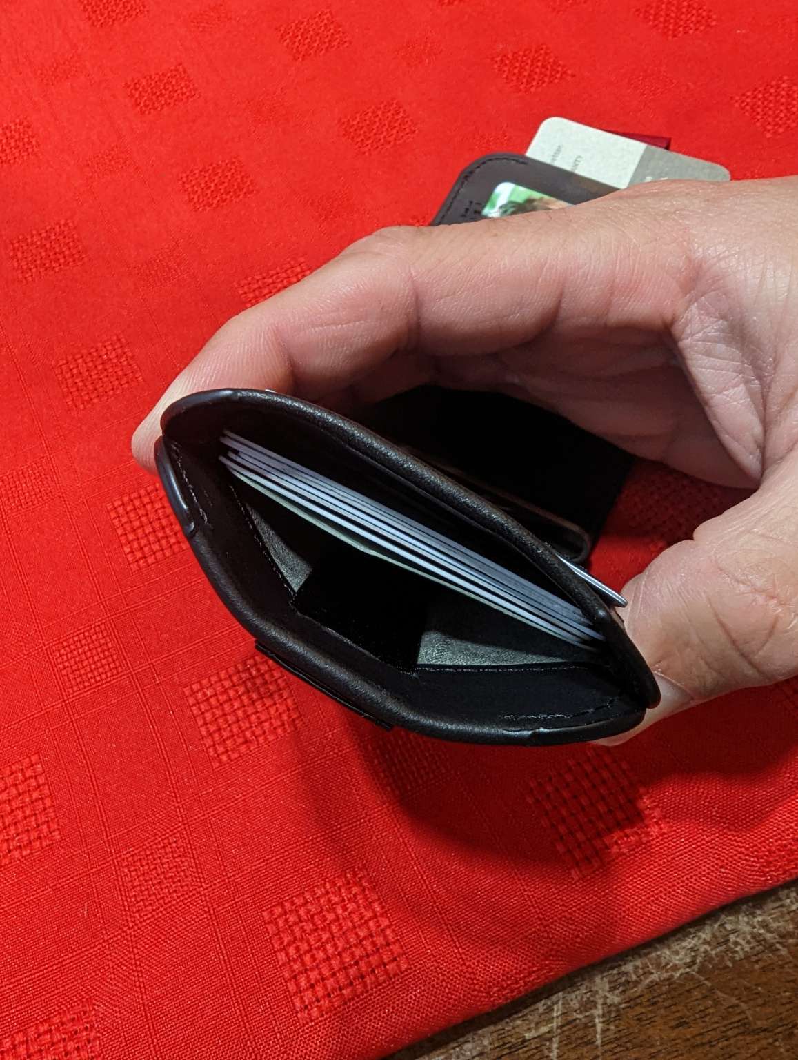 Distil Union Wally Bifold 5.0 slim wallet review - The Gadgeteer