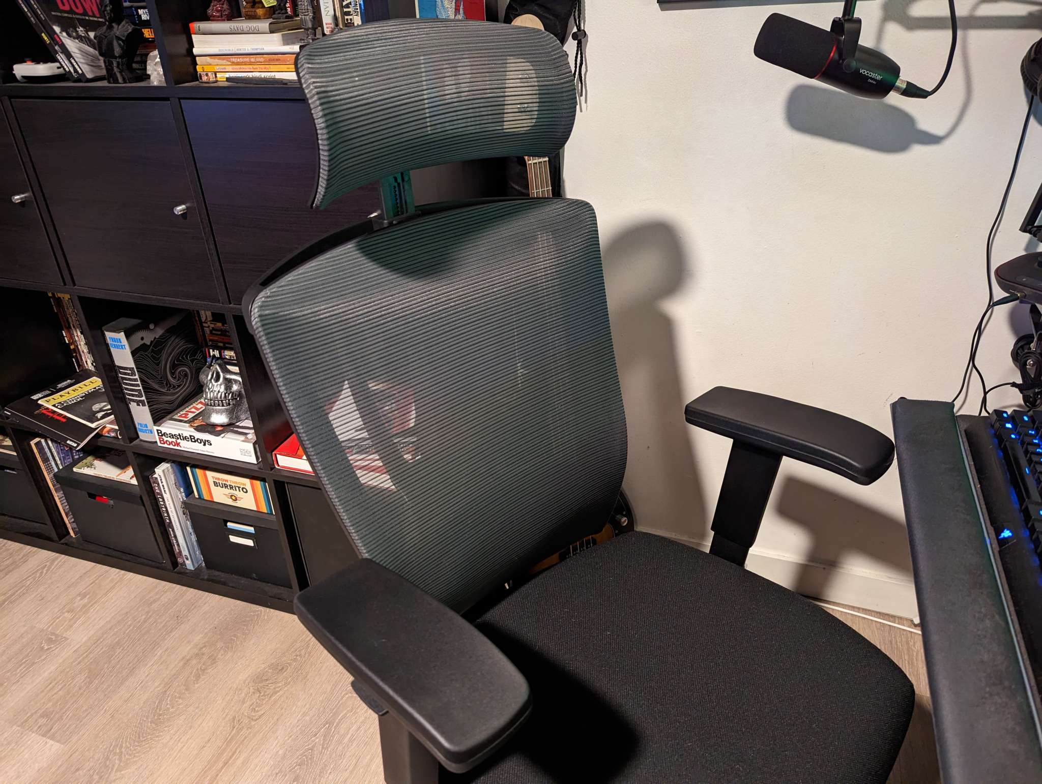 Autonomous ErgoChair Pro office chair review - Work from home in style ...