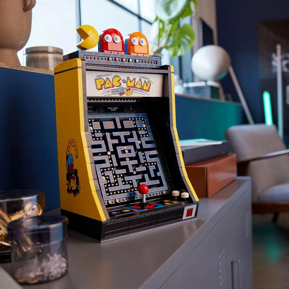 Lego unleashes PAC-MAN Arcade Set for retro gaming fans - no quarters needed - The Gadgeteer