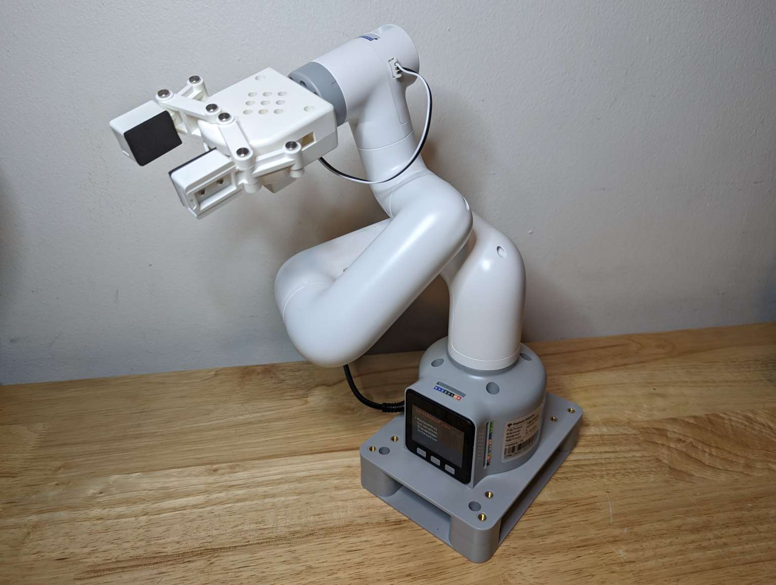 Elephant Robotics myCobot 280 Robotic Arm review - A cool robotic arm that costs an arm (and a ...