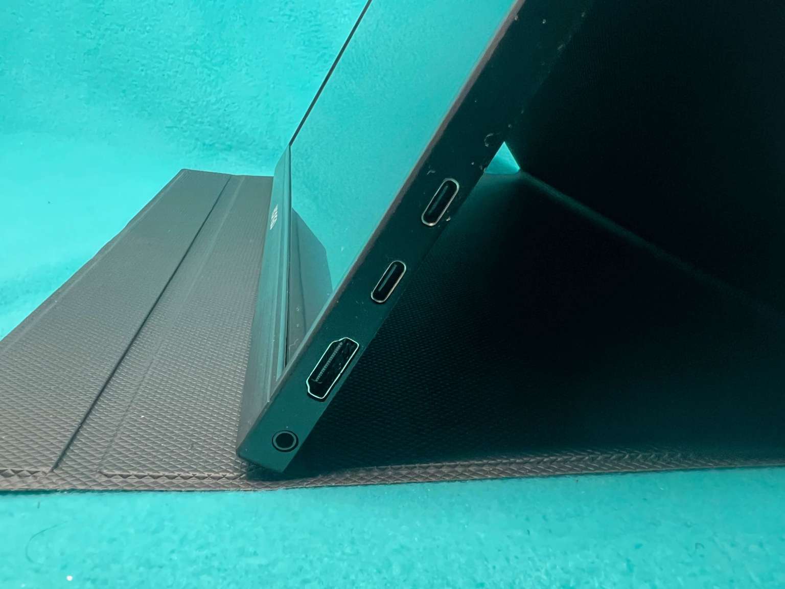 HONGO 2K 16" Portable Monitor review - One for the road - The Gadgeteer