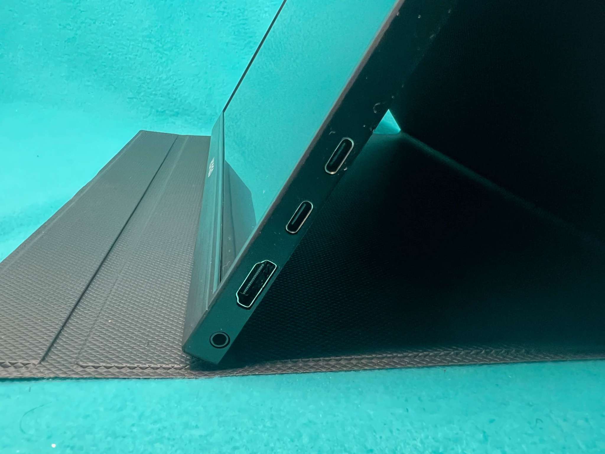 HONGO 2K 16" Portable Monitor review - One for the road - The Gadgeteer