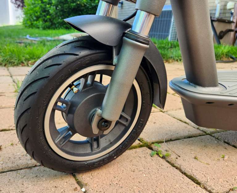Yadea KS6 Pro electric scooter review - premium feel and finish - The Gadgeteer