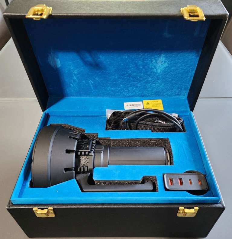 Imalent SR32 Polaris 120,000 lumen flashlight review - Polaris is the ...