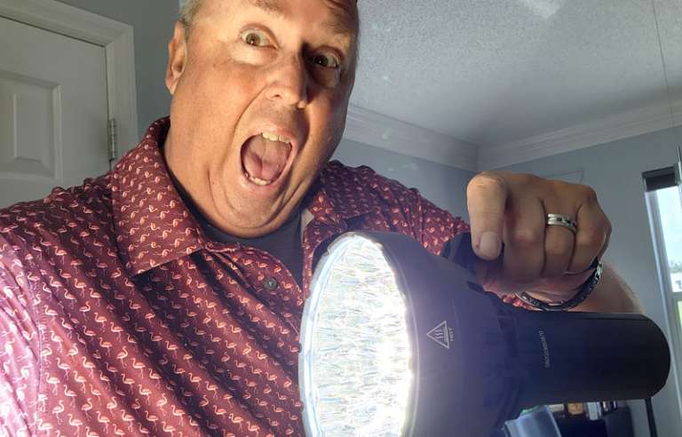 Imalent SR32 Polaris 120,000 lumen flashlight review - Polaris is the ...