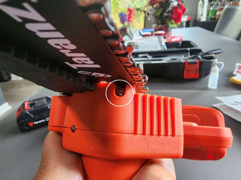 Taranzy Six-Inch Mini Chainsaw review - big cuts come in a small ...
