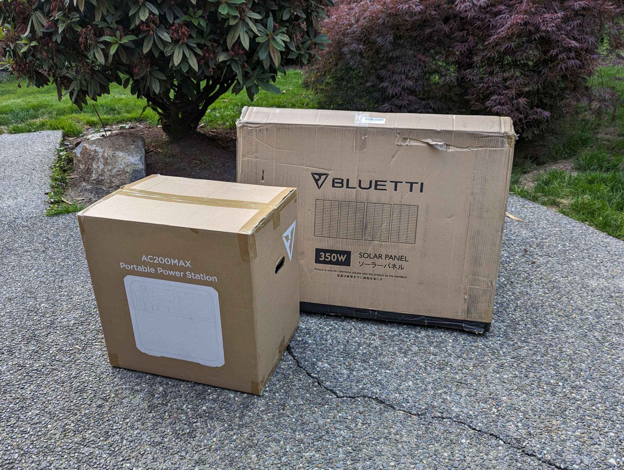 BLUETTI AC200MAX Expandable Power Station & PV350 350W Solar Panel ...