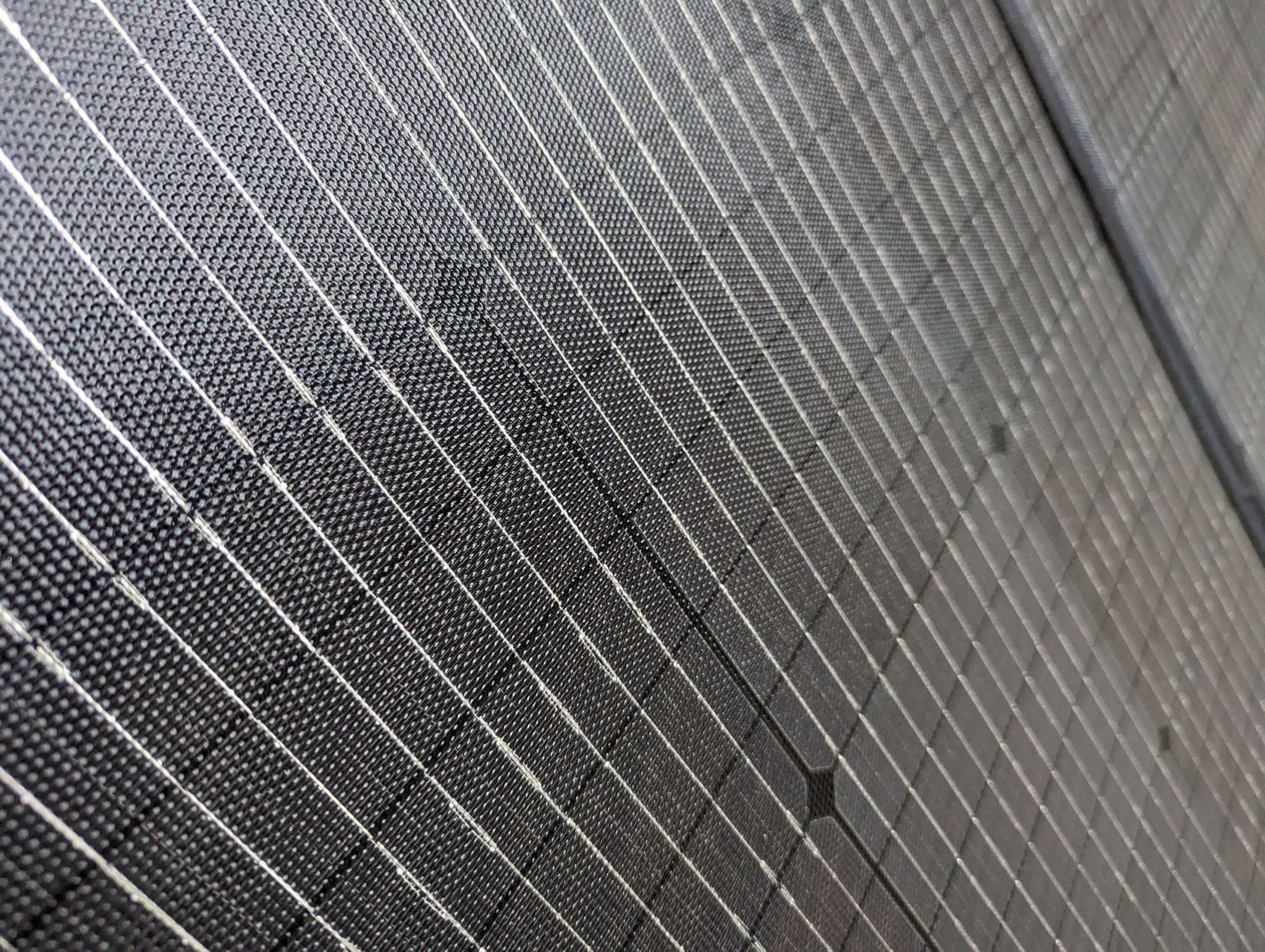 BLUETTI AC200MAX Expandable Power Station & PV350 350W Solar Panel ...