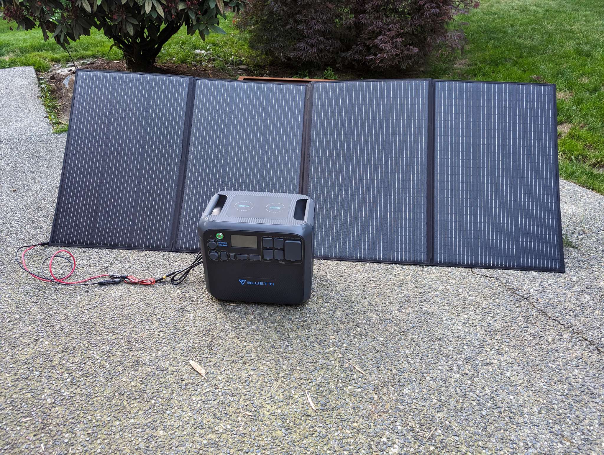 BLUETTI AC200MAX Expandable Power Station & PV350 350W Solar Panel ...