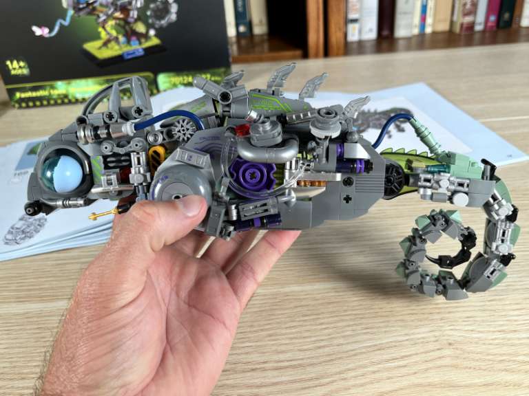 JMBricklayer Chameleon Building Block Set review – a bionic reptile ...