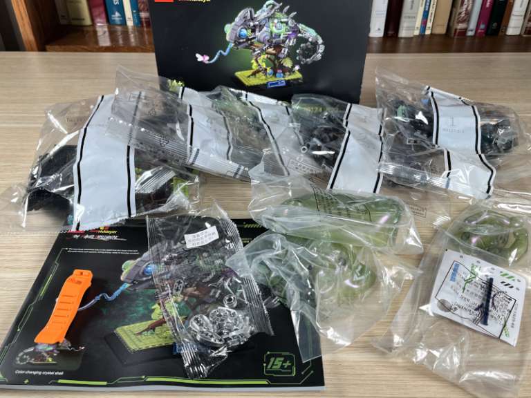 JMBricklayer Chameleon Building Block Set review – a bionic reptile ...
