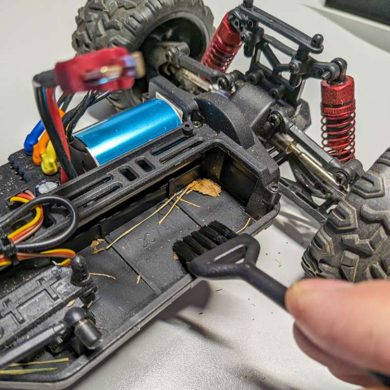 DEERC Brushless RC Car review - smaller than expected but lots of fun ...
