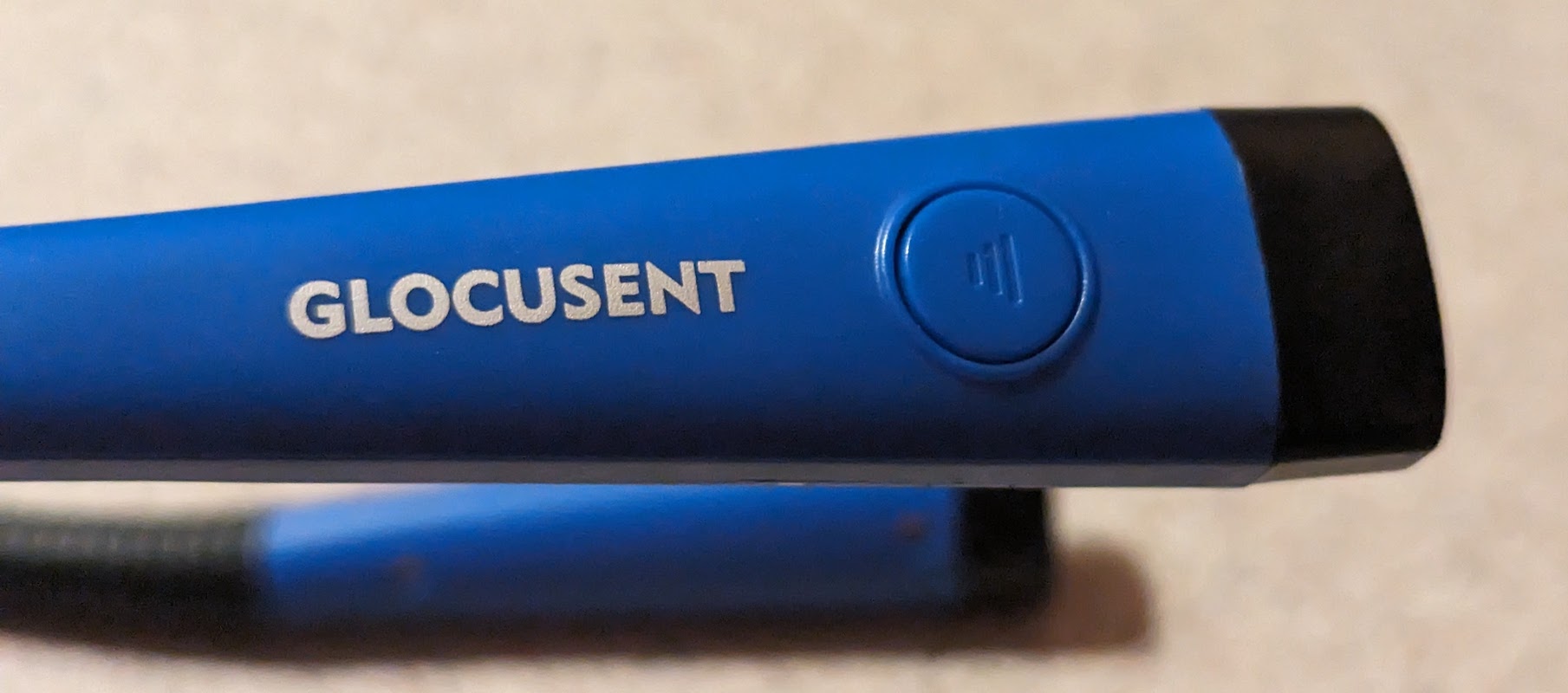 Glocusent LED Neck Reading Light review - Gentle light, right where you ...