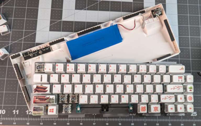 The Kapco GMK67 mechanical keyboard, Kyoto keycaps, and Kitsune 2.0 ...