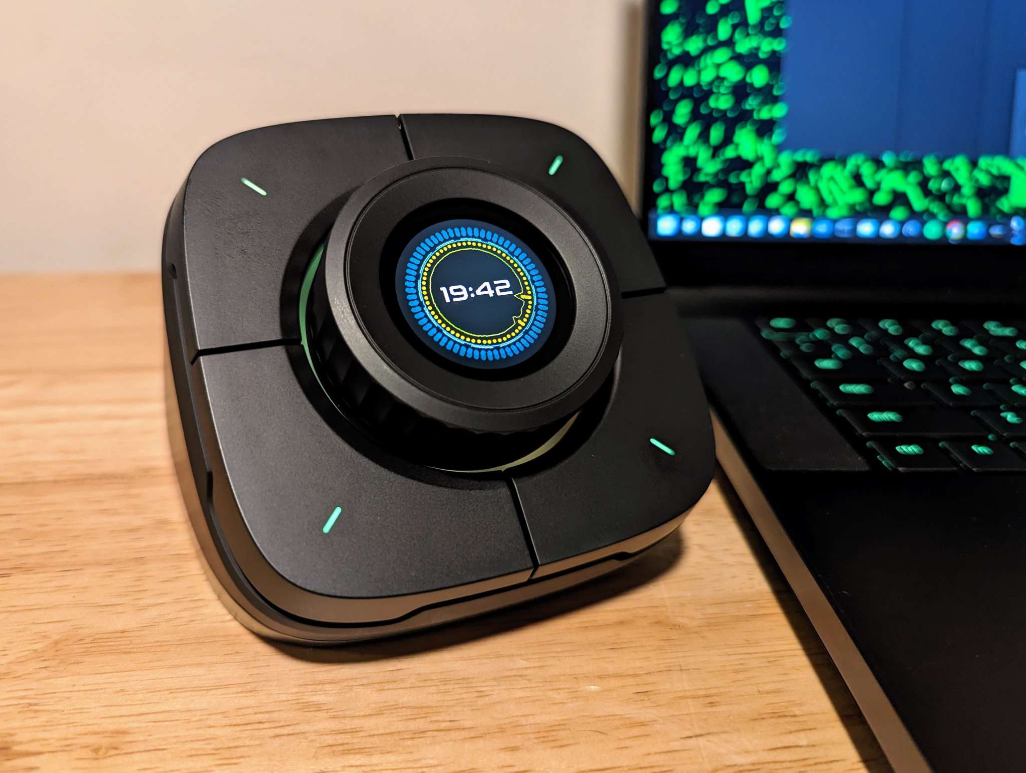 Cololight Colo Play Desktop Controller review - A cool accessory for ...