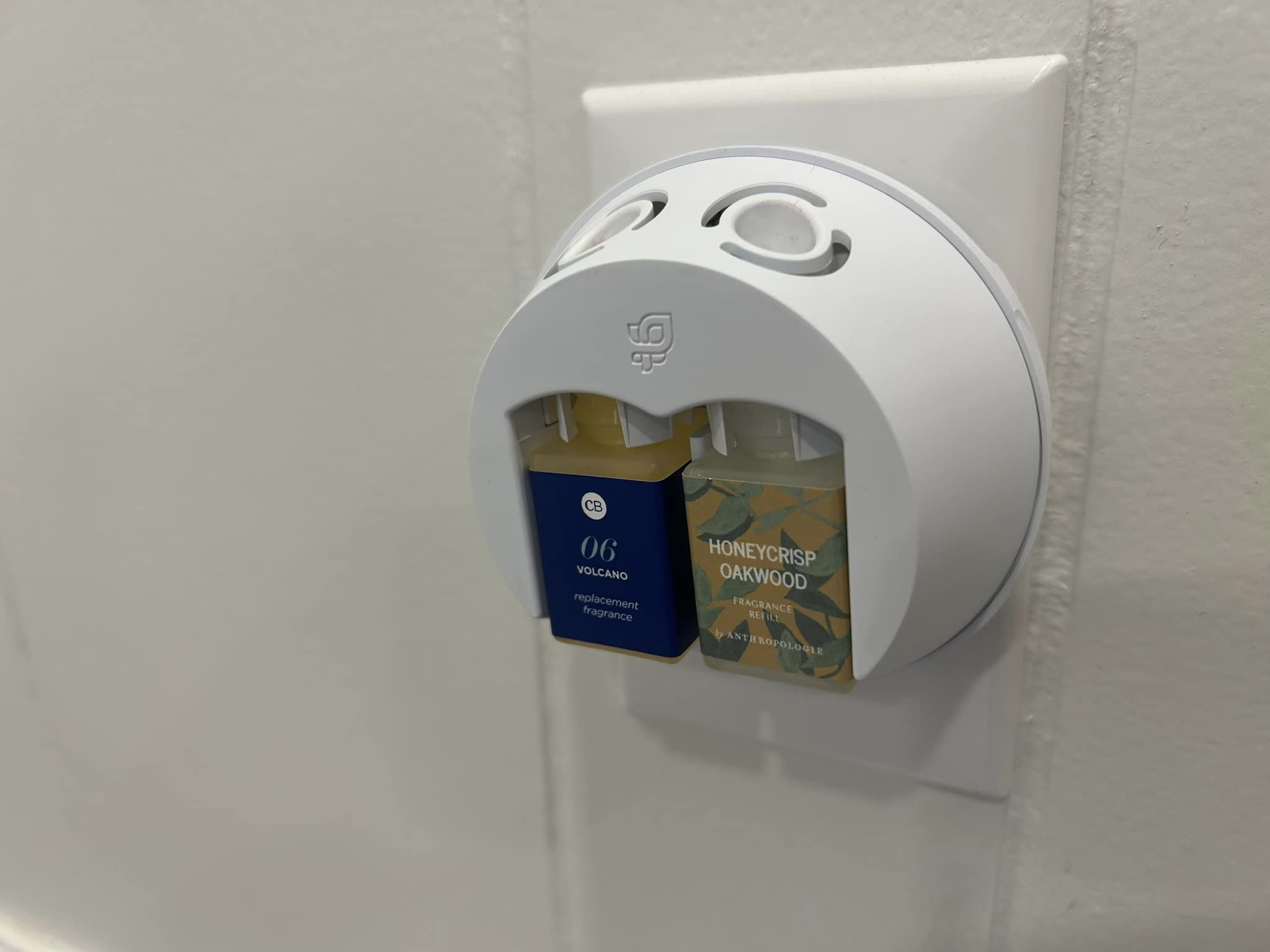 Pura 4 smart fragrance diffuser review - The Gadgeteer