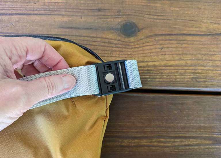 Bellroy Lite Sling Mini sling bag review - I love this minimalist bag ...
