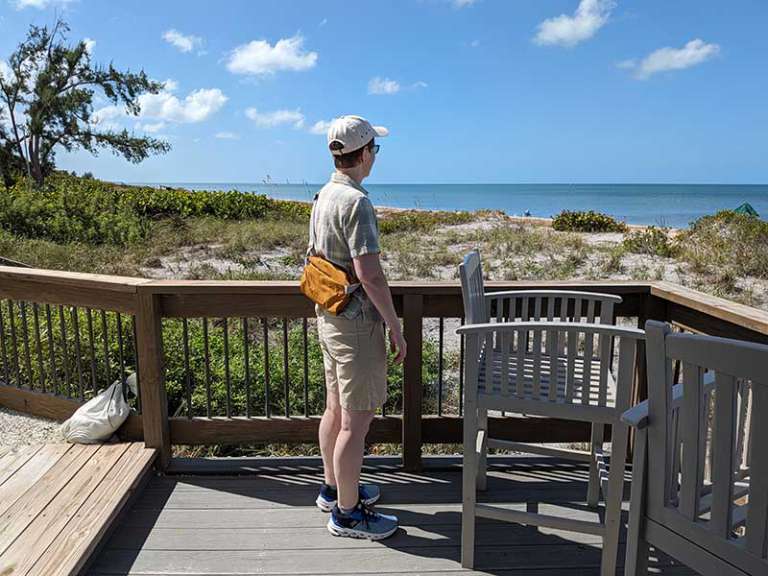 Bellroy Lite Sling Mini sling bag review - I love this minimalist bag ...